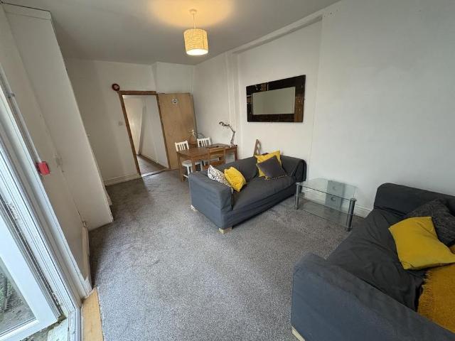 1 bedroom in a house share to rent