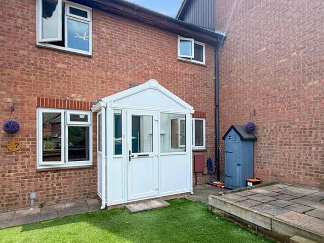 1 bedroom house to rent