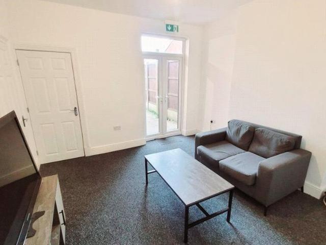 1 bedroom house to rent