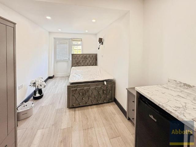 1 bedroom house to rent