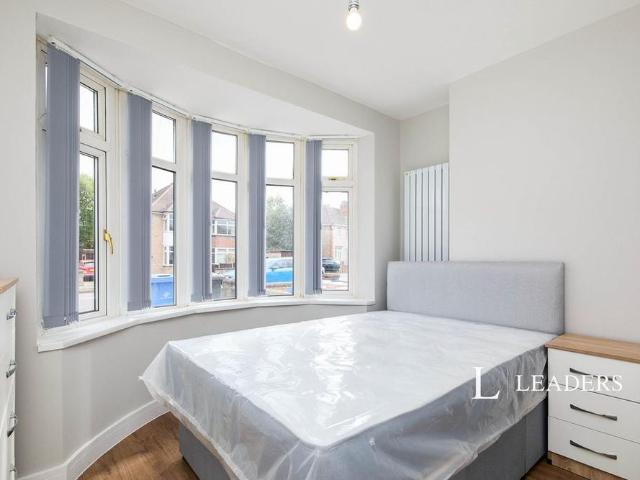 1 bedroom in a house share to rent