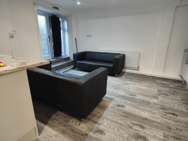 1 bedroom house to rent