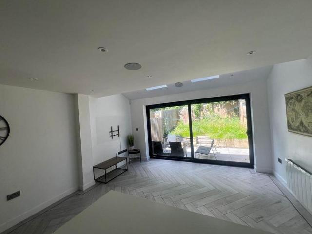 1 bedroom house to rent