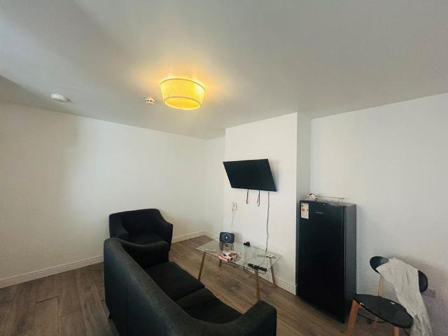 1 bedroom house to rent