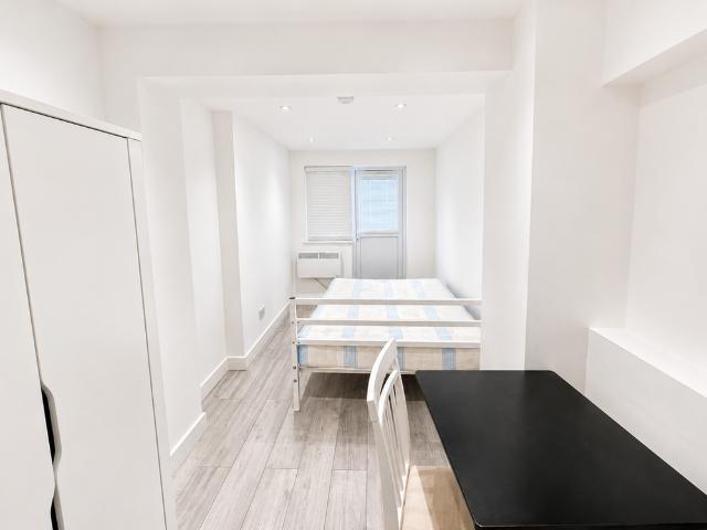 1 bedroom house to rent