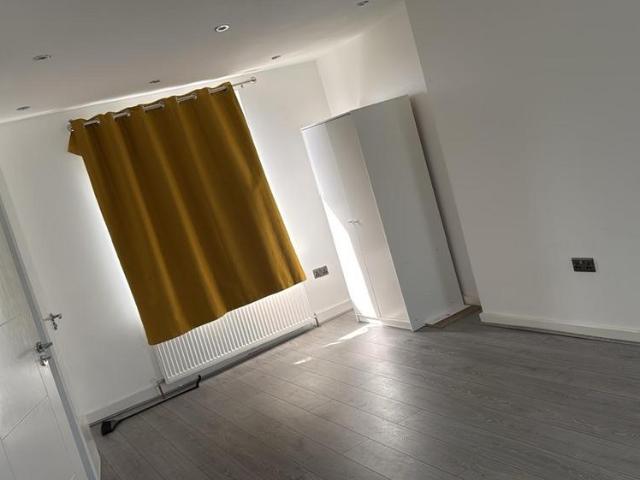 1 bedroom house to rent