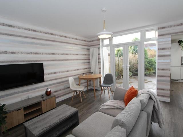 1 bedroom house to rent