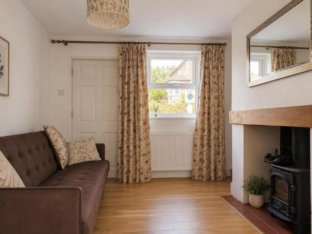 1 bedroom house to rent