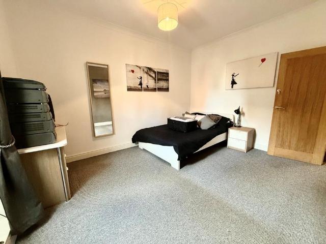 1 bedroom in a house share to rent