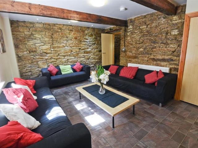 1 bedroom house to rent