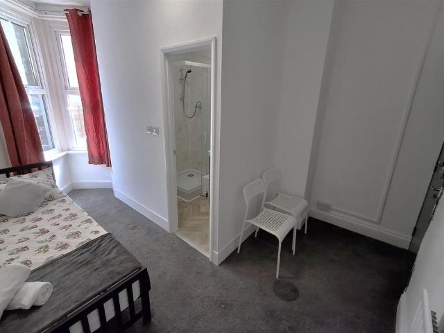 1 bedroom house to rent