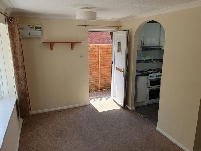 1 bedroom house to rent