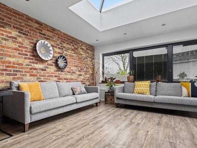 1 bedroom house to rent