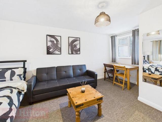 1 bedroom house to rent