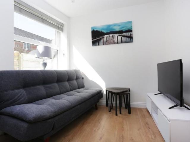 1 bedroom house to rent