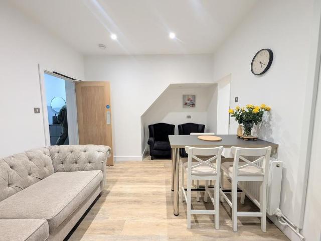 1 bedroom house to rent