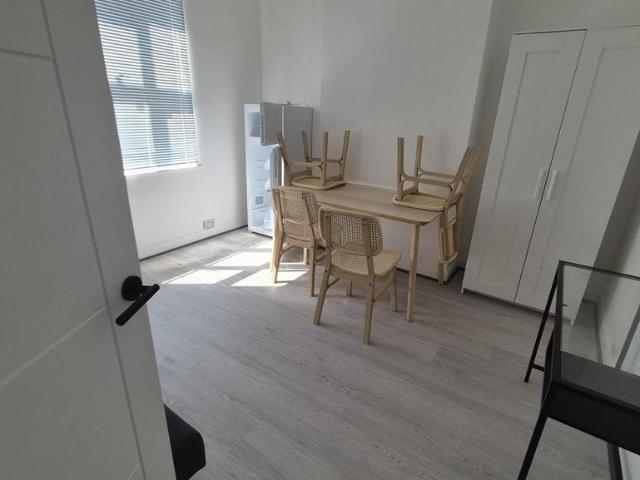1 bedroom house to rent