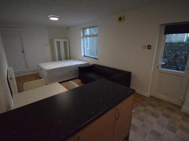 1 bedroom house to rent
