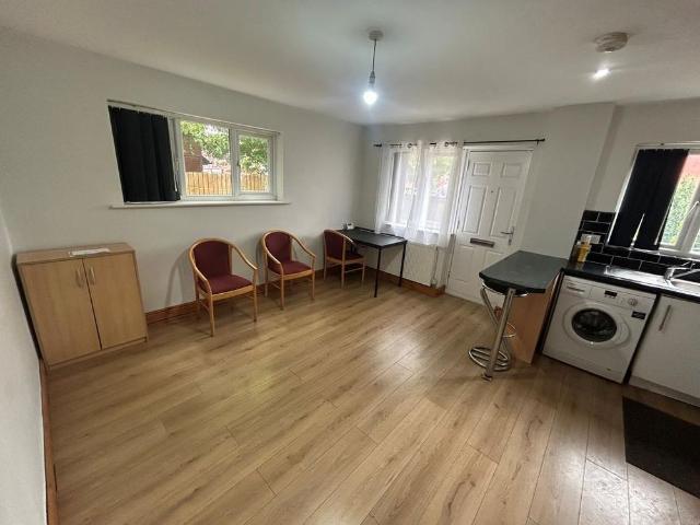 1 bedroom house to rent