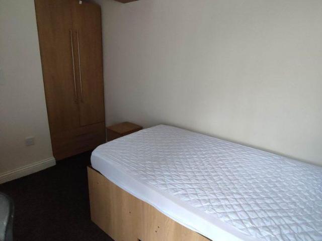 1 bedroom house to rent