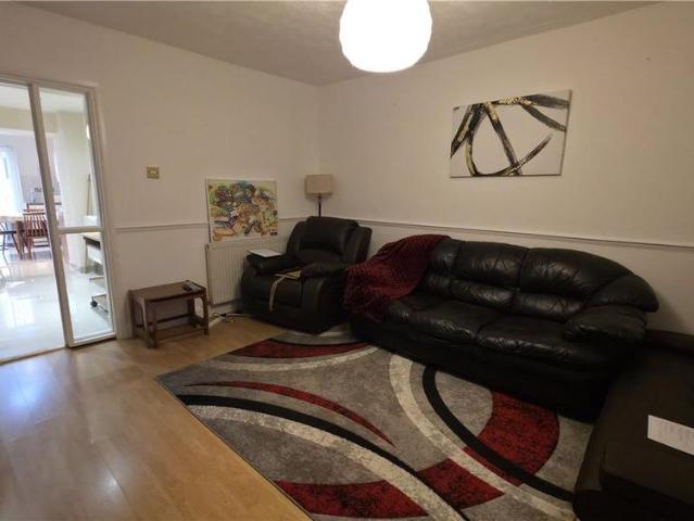 1 bedroom in a house share to rent