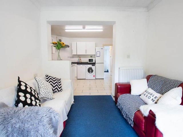 1 bedroom house to rent