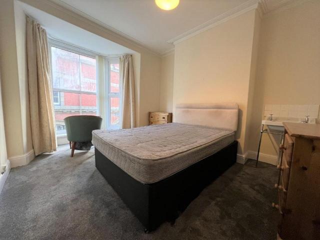 1 bedroom house share to rent