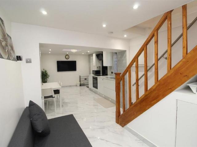 1 bedroom house to rent