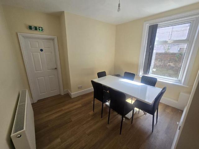 1 bedroom house to rent