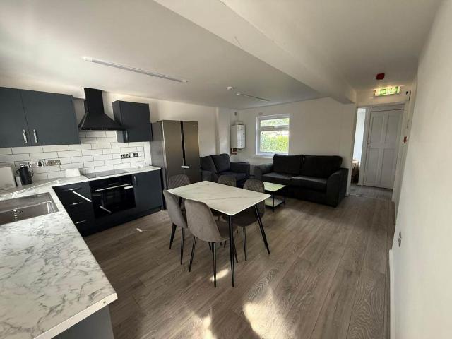 1 bedroom house share to rent