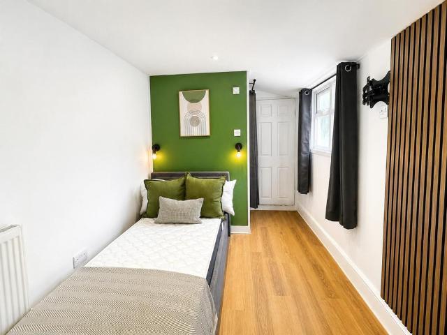 1 bedroom house to rent