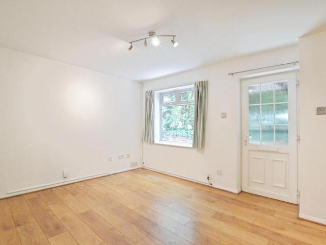 1 bedroom house to rent