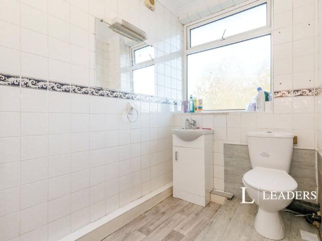 1 bedroom house to rent Elgar Avenue, Surbiton, KT5