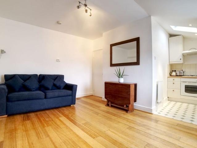 1 Bedroom House to Rent in, 147 Kennington Park Road, London, SE11