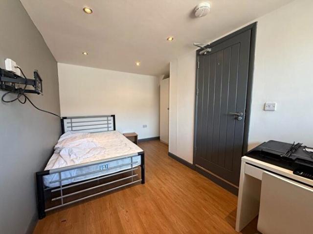 1 Bedroom House To Rent In *House Share* Honeywood Drive, Nottingham, NG3