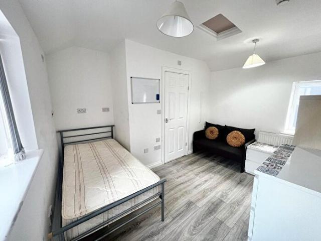 1 Bedroom House To Rent In Lythalls Lane, Coventry, CV6