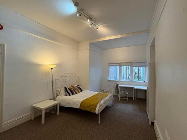 1 Bedroom House To Rent In Oaklands Terrace, City Centre, SA1