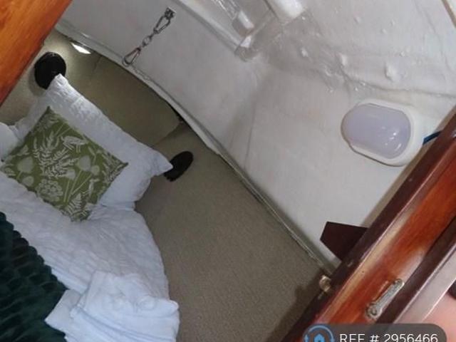 1 bedroom houseboat to rent