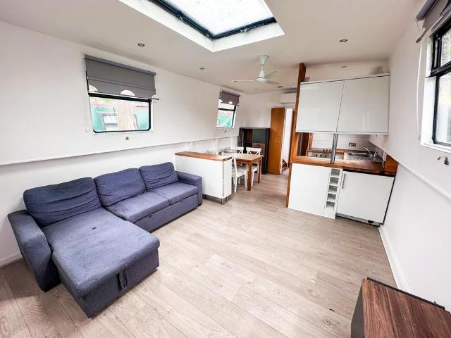 1 bedroom houseboat to rent