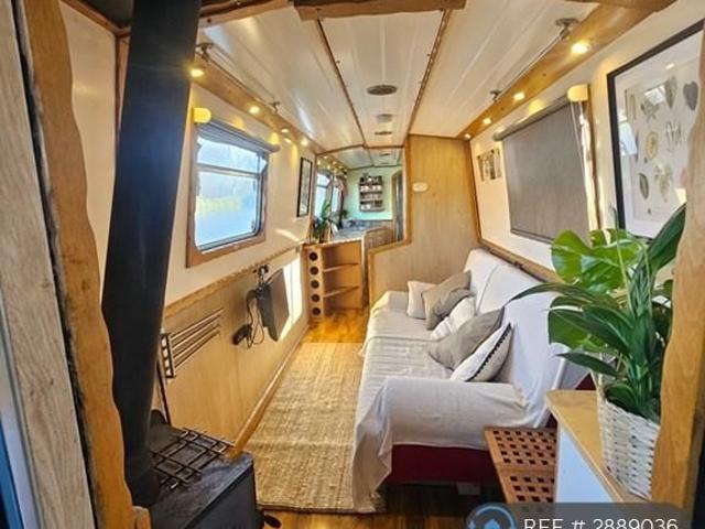 1 bedroom houseboat to rent