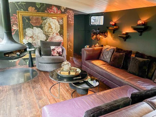 1 bedroom houseboat to rent