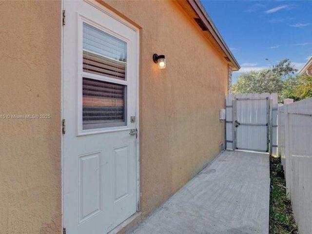 1 bedroom, Hollywood FL 33020 88385524