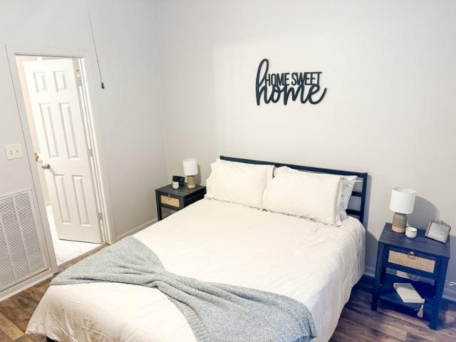1 Bedroom Home near Downtown Brenham _Fully Furnis