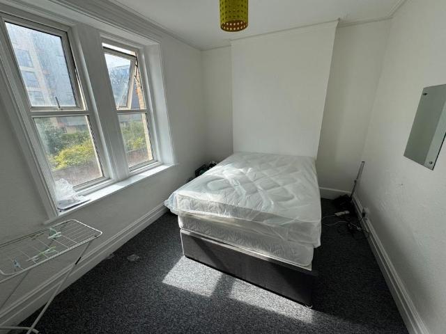 1 bedroom in a flat share to rent