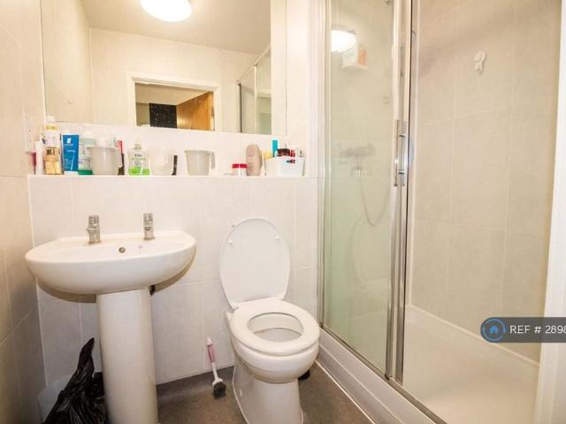 1 bedroom in a flat share to rent