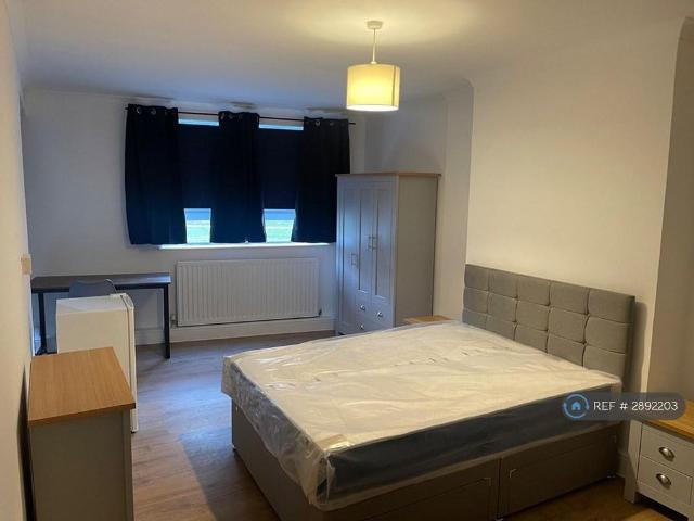 1 bedroom in a flat share to rent