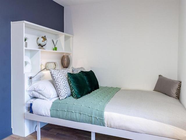 1 bedroom in a flat share to rent