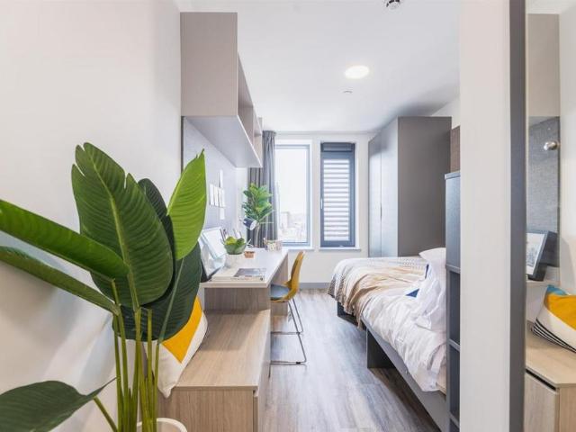 1 bedroom in a flat share to rent