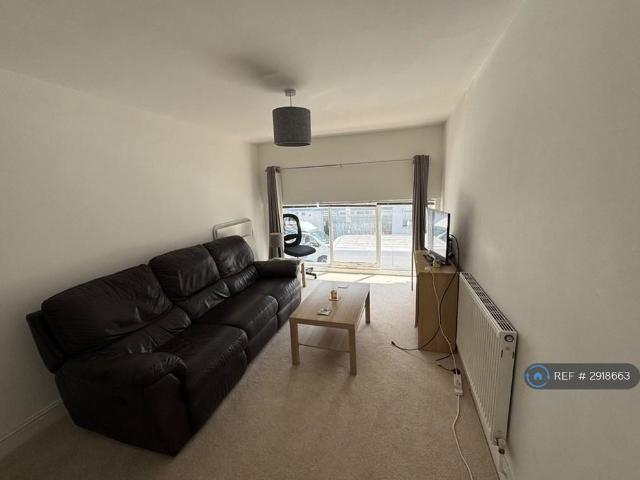 1 bedroom in a flat share to rent