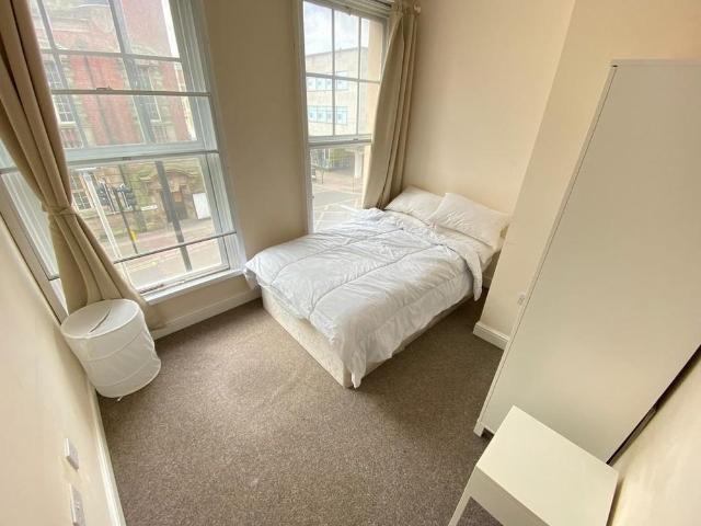 1 bedroom in a flat share to rent